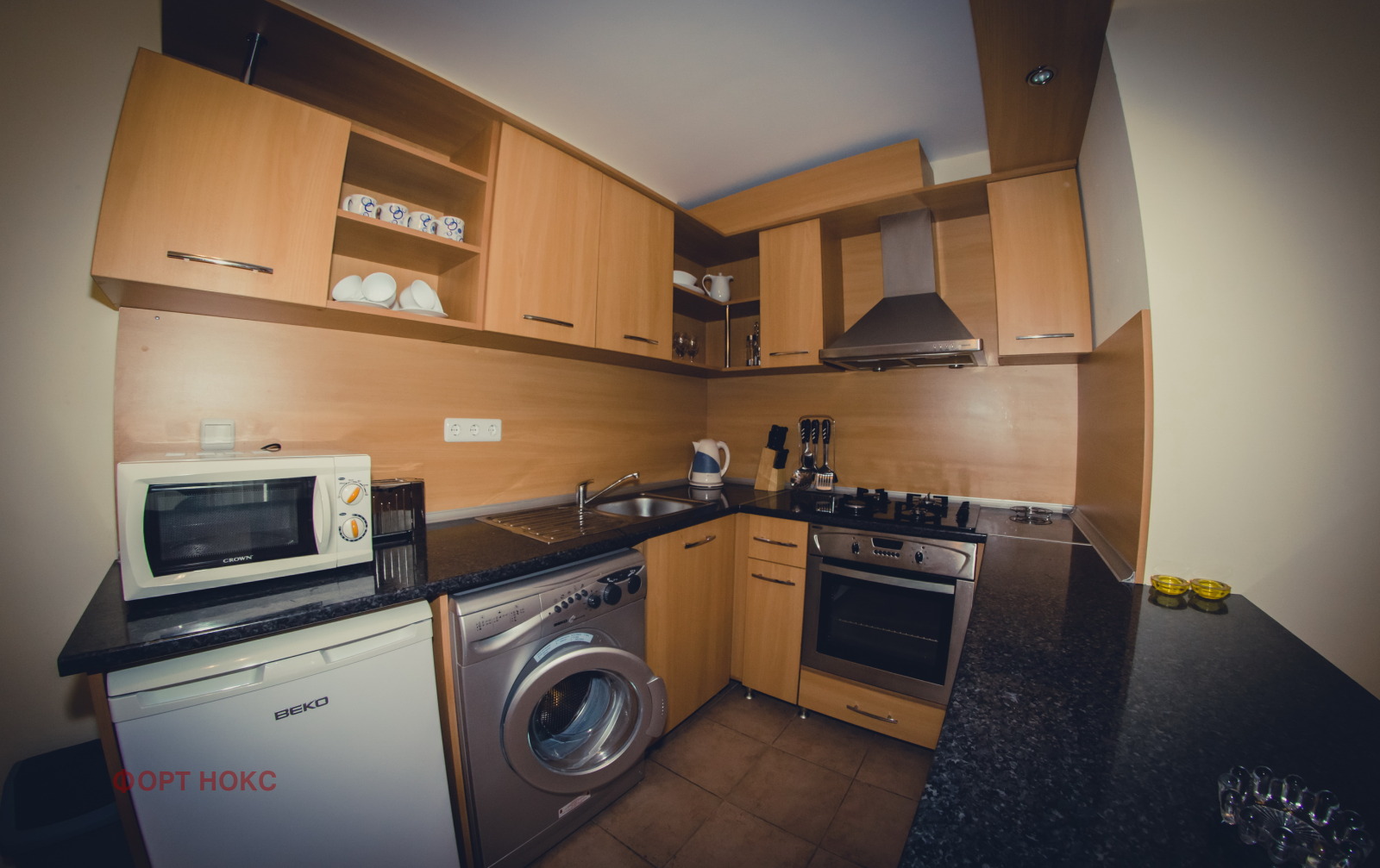 Дава под Наем 2-СТАЕН в област Бургас, гр. Свети Влас - 65 кв.м / 350 € ...